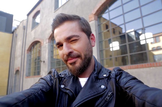 Selfie'lerde Engin Altan Düzyatan Etkisi Bırakmanın Yolları | ListeList.com