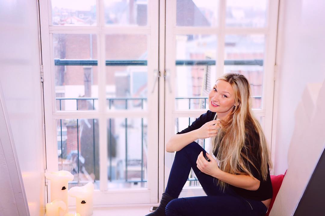 Instagram'da Muhteşem Seyahatlerini ve Kokpitte Çektiği Selfieleri ...